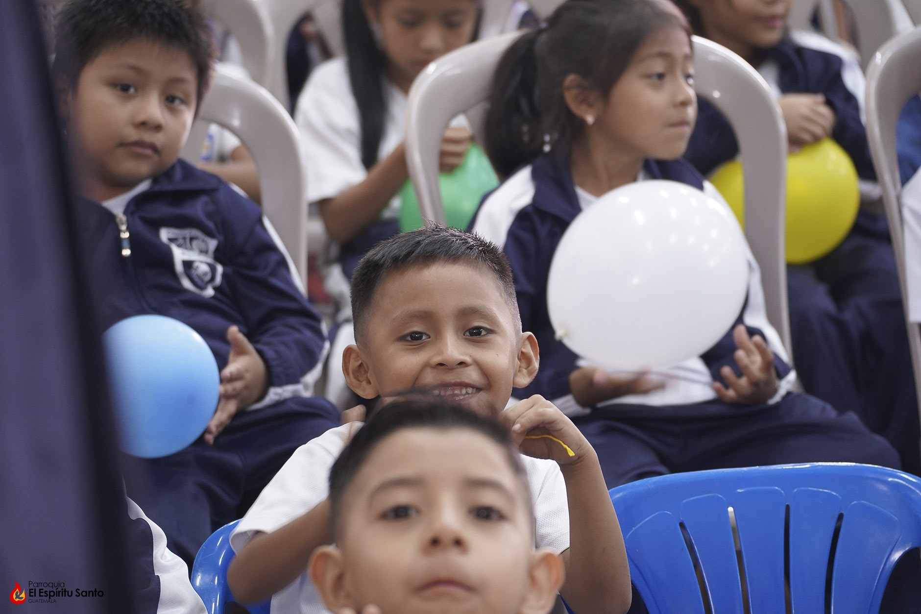 P. Walter Jara llega al Centro Escolar Miguel Magone. – Parroquia El ...