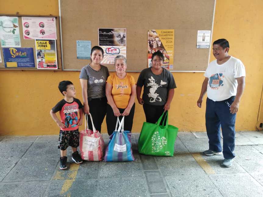 Se realiza entrega de víveres – Parroquia El Espíritu Santo